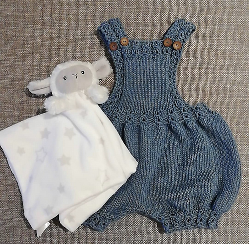 Ravelry: Småfletteromper / Mock Cable Romper pattern by scandiknit