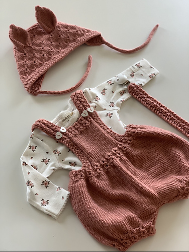 Ravelry: Småfletteromper / Mock Cable Romper pattern by scandiknit