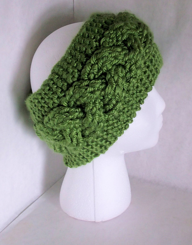 Ravelry: Chunky Cable Braid Hat pattern by Scarlett Royale