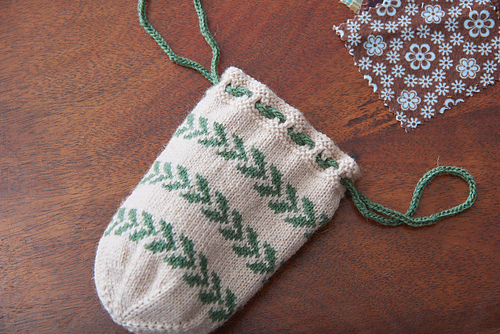 Ravelry: Leafy Reticule pattern by Sarah Gomez