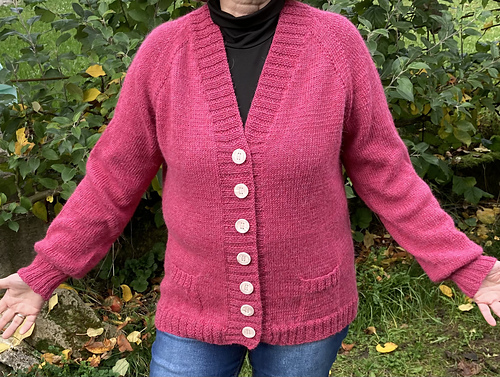 Ravelry: Pilsen Cardigan pattern by Daniela Mühlbauer