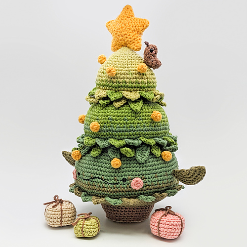 Ravelry: Christmas Tree pattern by Svenja Rösner