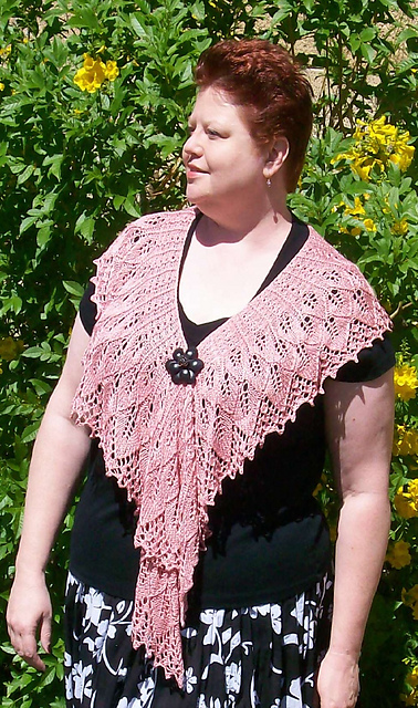 Ravelry: yankyouryarn's Bonnie's Pink Silk Kudzu Shawlette