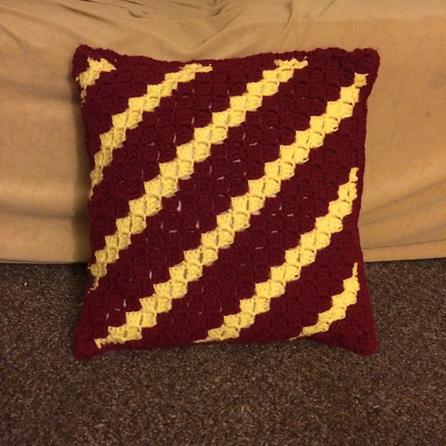 Ravelry: Diagonal Pillow pattern by Kathy Wigington