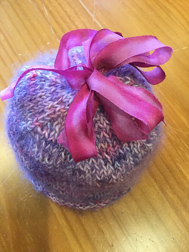 Ravelry: Streamers Baby Hat pattern by Sam's Fancy