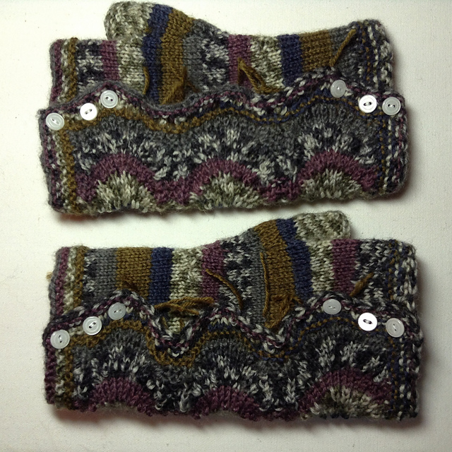 Ravelry: sealed4ever's Spatterdash Wristwarmers