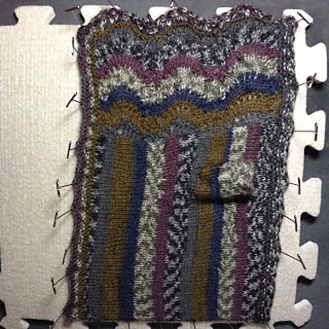 Ravelry: sealed4ever's Spatterdash Wristwarmers