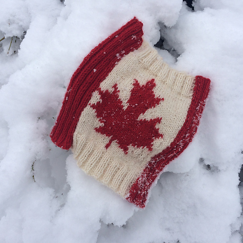 Ravelry: Oh Canada Cowl pattern by Shelley Hilton