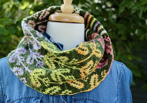Ravelry: Scandi Bloom DK Weight Cowl pattern by Heather Best