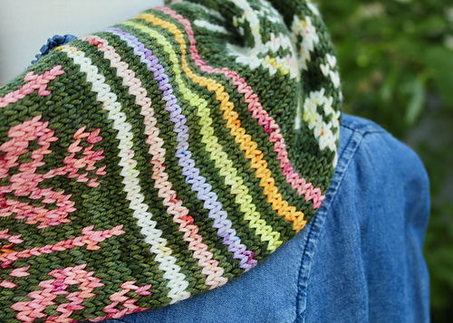 Ravelry: Scandi Bloom DK Weight Cowl pattern by Heather Best
