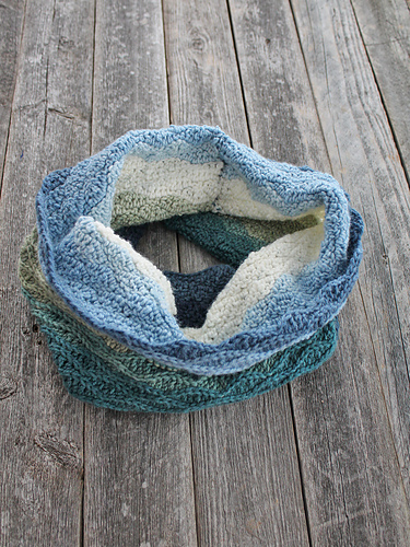 Ravelry: Echo Waves Cowl pattern by Heather Hamlin
