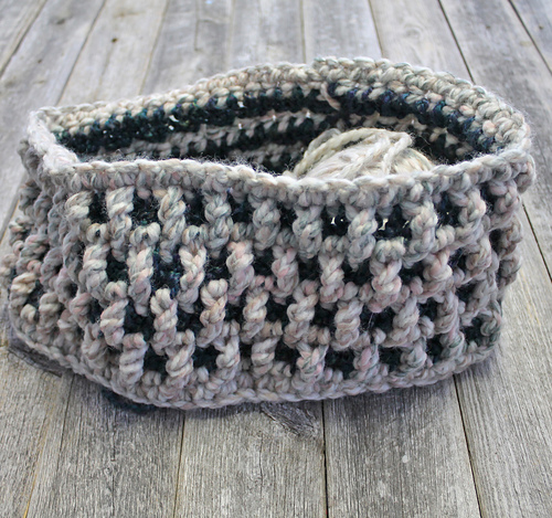 Ravelry: Window Pane Chunky Cowl pattern by Heather Hamlin