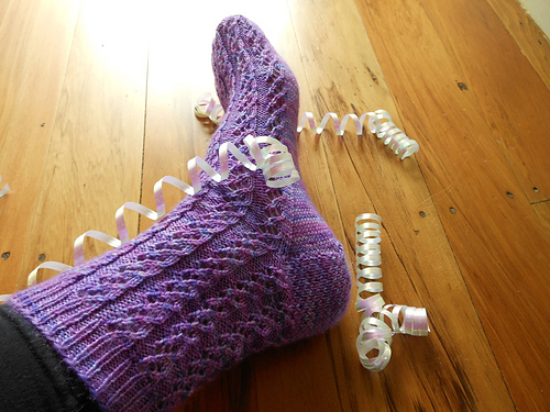 Ravelry: Ribbon Curl Socks pattern by Sarah Ronchetti