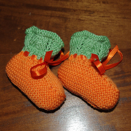 Ravelry: Pumpkin Booties pattern by Kathie Popadin