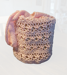 Ravelry: Fleur de Lis Market Bag pattern by Shelly Gunter