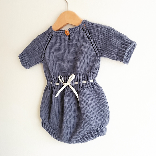 Ravelry: Vriompeisen Lekedrakt/TopDown Playsuit pattern by Jane Josten