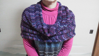 Ravelry: Wide Cowl（透かし模様の幅広スヌード） pattern by Yoko Hatta (風工房)