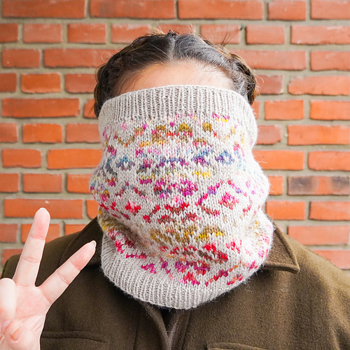 Ravelry: Molly Cowl pattern by shinysuperhero