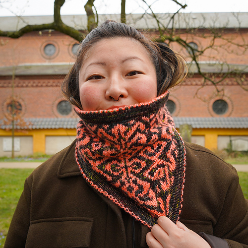 Ravelry: Ally Cowl pattern by shinysuperhero