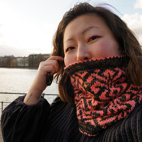 Ravelry: Ally Cowl pattern by shinysuperhero