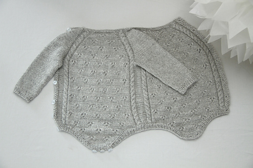Ravelry: Tiriltunge Newborn Onesie, Nyfødtbody pattern by Shja