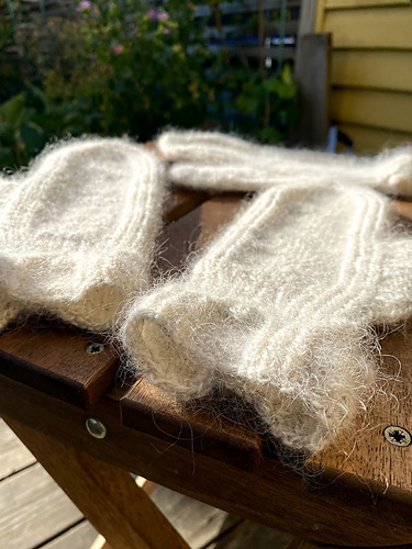 Ravelry: Door mittens pattern by Anna Dziuba