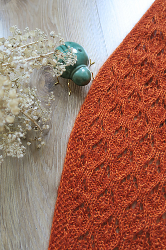 Ravelry: Glowing Ember Shawl pattern by Karolina Wesolek