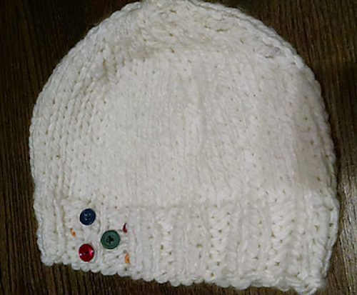 Ravelry: White Button Beanie pattern by Zaray Buenrostro