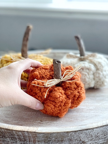Ravelry: The Knobby Little Pumpkin 067 pattern by Simply Made By Erin