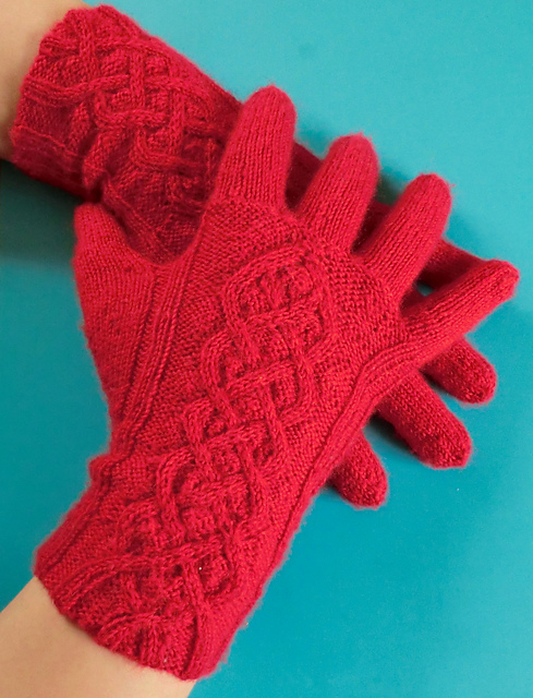 Ravelry: celtic knot gloves pattern by Veronika Straub