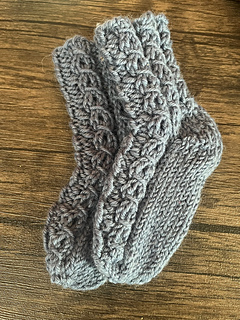 Ravelry: tiny braid blizz socks pattern by Sisterknit Patterns
