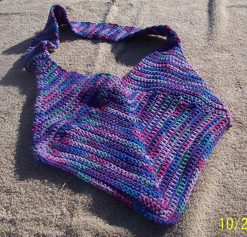 Ravelry: 106-16 Crochet triangle bag pattern by DROPS design
