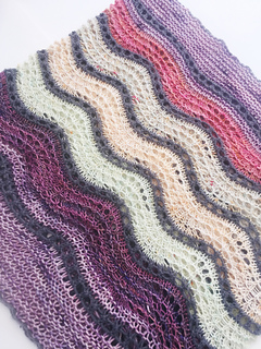 Ravelry: Cozy Cockle Cowl pattern by Kathryn Frey