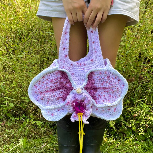 Ravelry: Orchid Purse pattern by Amy Lai