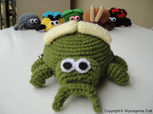 Ravelry: BUGS PURSE - Cockroach, Bee and Beetle pattern by Sky Magenta