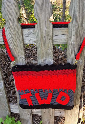 Ravelry: TWD Messenger Bag pattern by Raechel Kammers