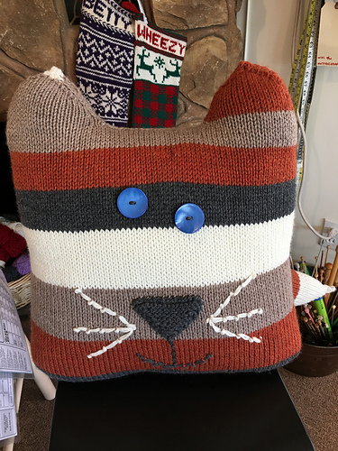 Ravelry: Cat Cushion pattern by Sue Speechley