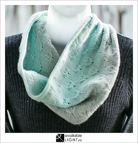 Ravelry: Concertina Cowl pattern by handmade by SMINÉ