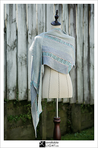 Ravelry: Bunting Wrap pattern by handmade by SMINÉ