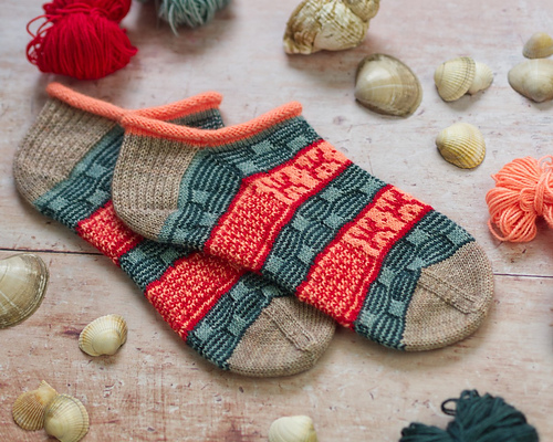 Ravelry: Rockpool Star pattern by Jo Shaw