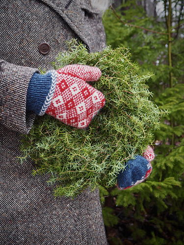 Ravelry: Faith Hope and Love Mittens pattern by Sofia Capelle