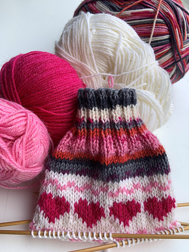 Ravelry: Sweetheart & Stripes socks pattern by Pien Roggeveen