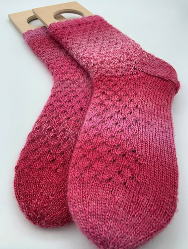 Ravelry: Chicky lace socks pattern by Pien Roggeveen