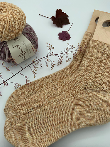 Ravelry: 3 stitches socks booklet #2 pattern by Pien Roggeveen