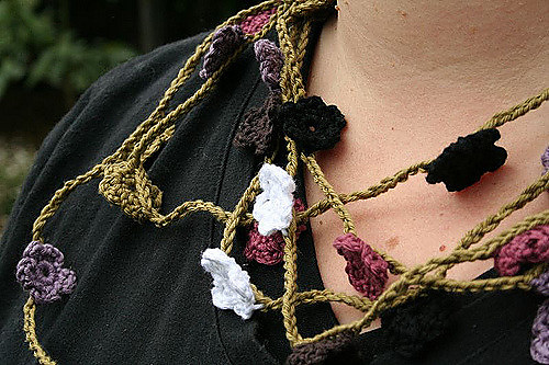 Ravelry: Crochet Daisy Chain Necklace pattern by Suzie Fry