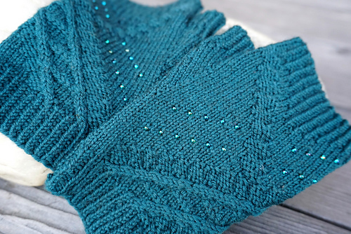 Ravelry: Winding Stairway Mitts pattern by Sabine Kastner