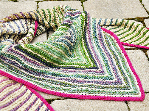 Ravelry: Center Square Shawl pattern by Susanne Sommer