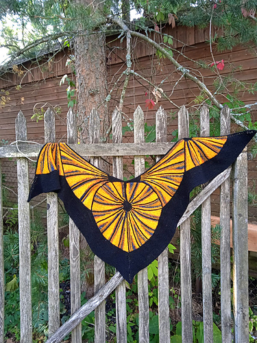 Ravelry: Golden Snitch pattern by Natalia Moreva