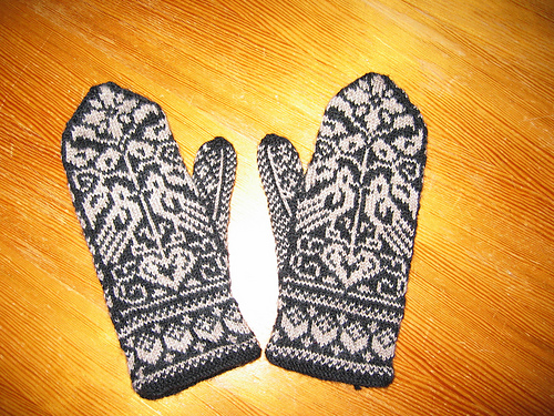 Ravelry: 603/25 Norwegian Mittens pattern by Burda Design Team