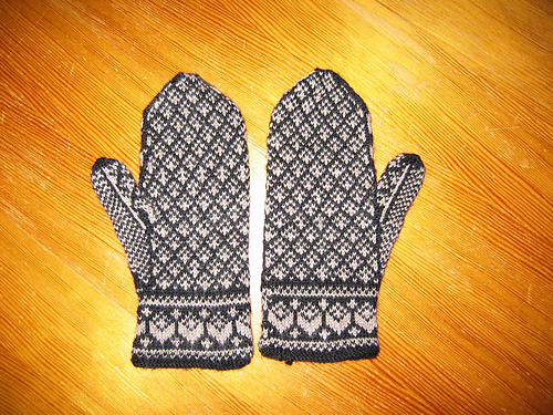 Ravelry: 603/25 Norwegian Mittens pattern by Burda Design Team